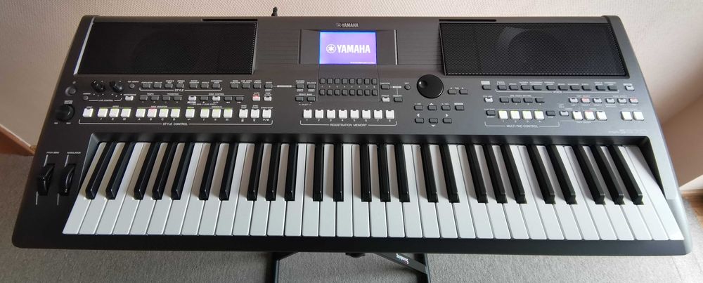 Yamaha PSR-S670 61-Key Arranger Workstation Cluj-Napoca • OLX.ro