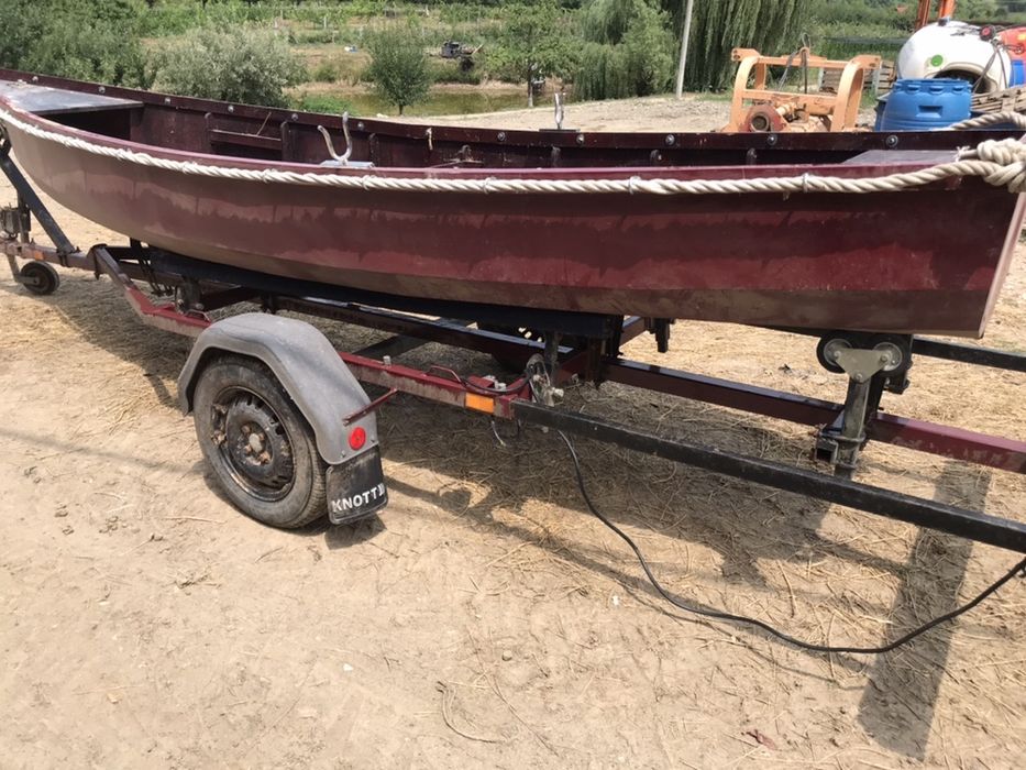 Vind barca 4 persoane Ineu • OLX.ro