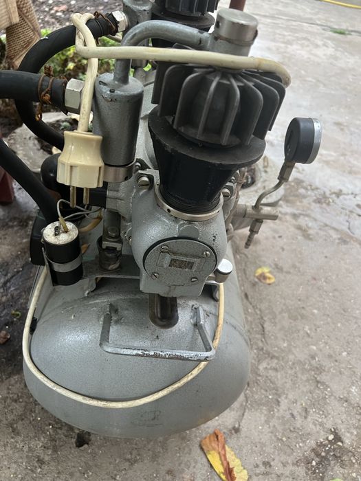 Vand Compresor 50l functional Alexandria • OLX.ro