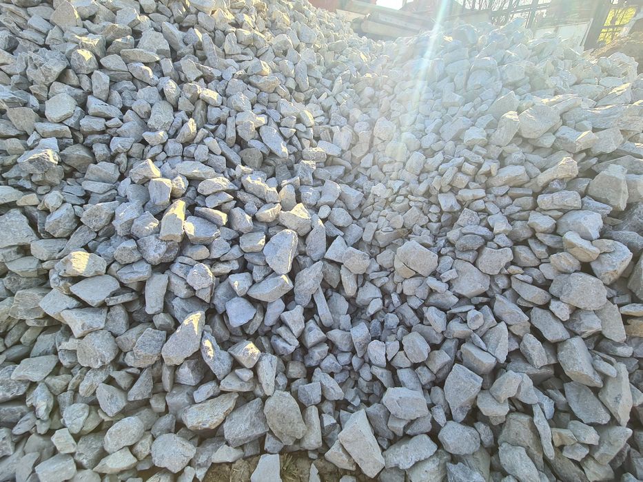 Piatra decorativa Concasata de Pojorata cilindru compactor drumuri Iasi ...