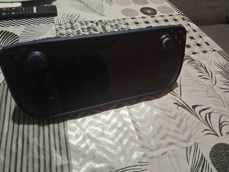 Продавам steam deck LCD 512GB гр. Монтана Идеален център • OLX.bg