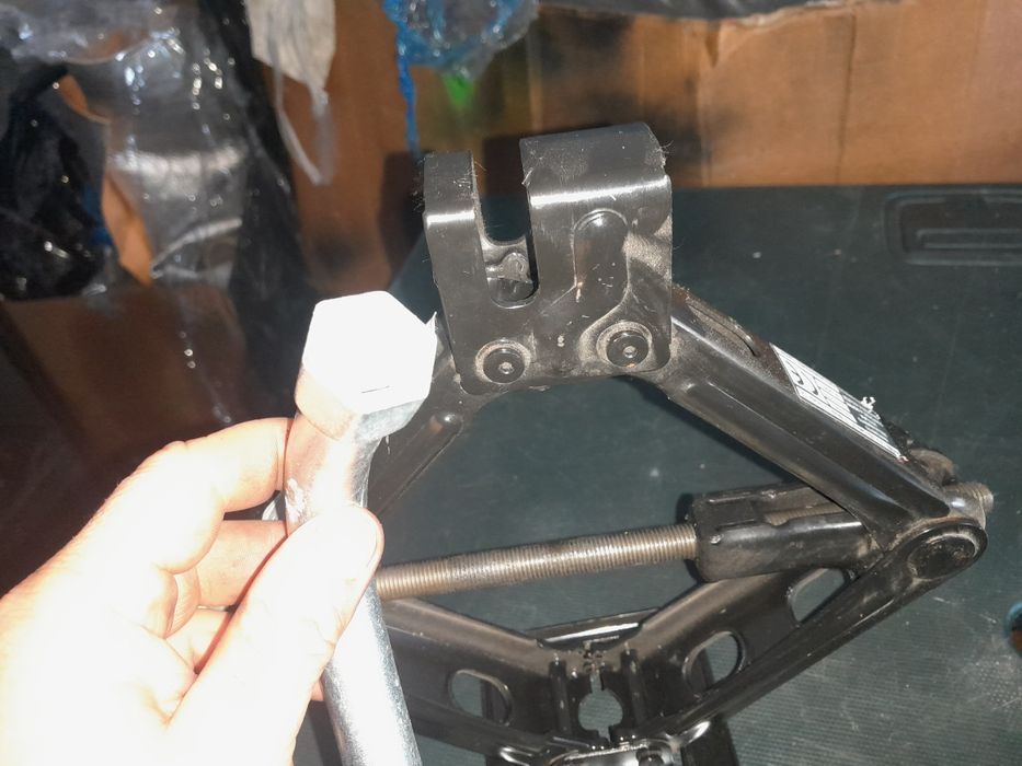 Set cric Cheie Roti kit pana Dacia Logan Sandero Doker Renault Clio ...