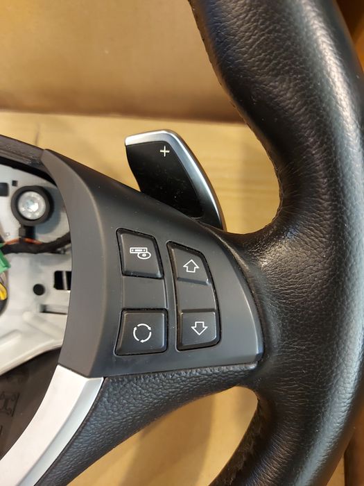 Volan BMW X5 e70 , X6 e71 originale cu padele M PACHET Targu-Mures • OLX.ro