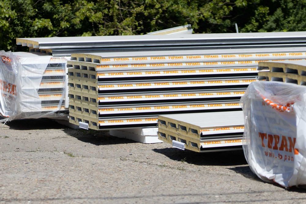 Panouri sandwich termoizolante noi si calitatea 2 SH Ivesti • OLX.ro