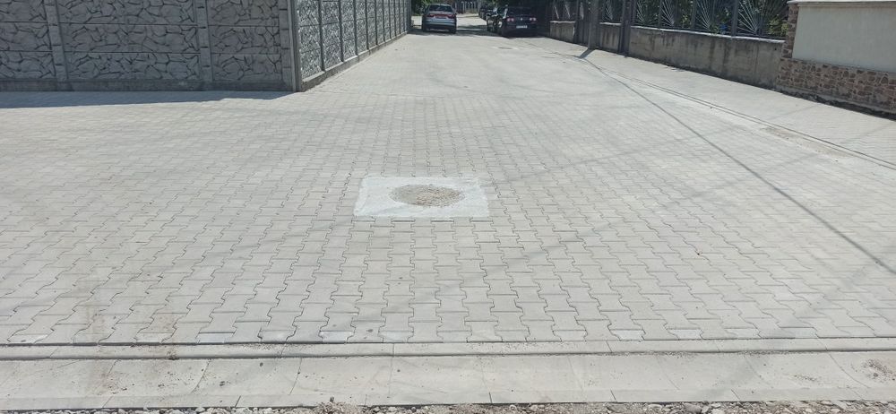 Lucrări de montaj pavaj, platforme, parcări,trotuare, borduri, rigole ...