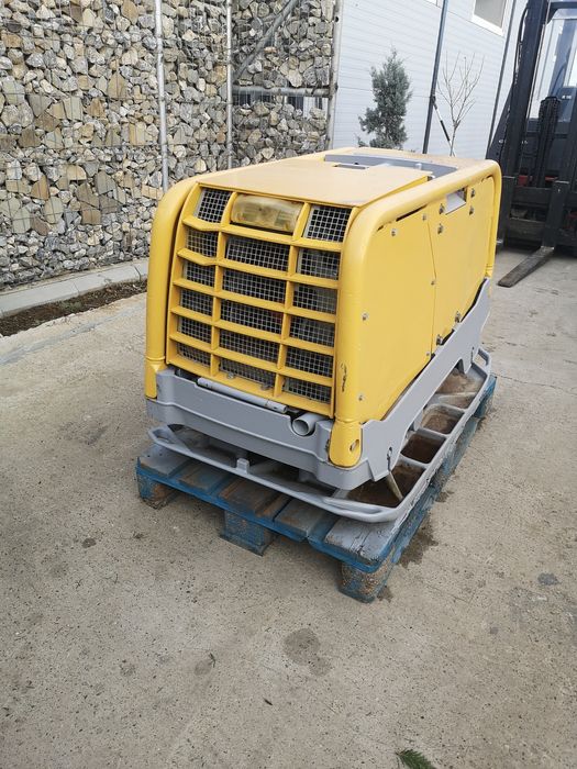 Placa compactoare WACKER DPU 80 de 724kg cu telecomanda Roman • OLX.ro