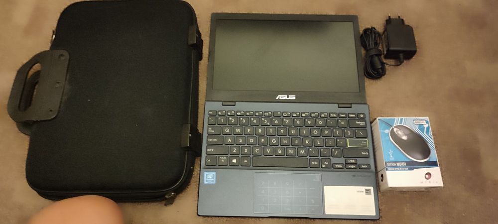 Asus E210M notebook PC ultra portabil Galati • OLX.ro