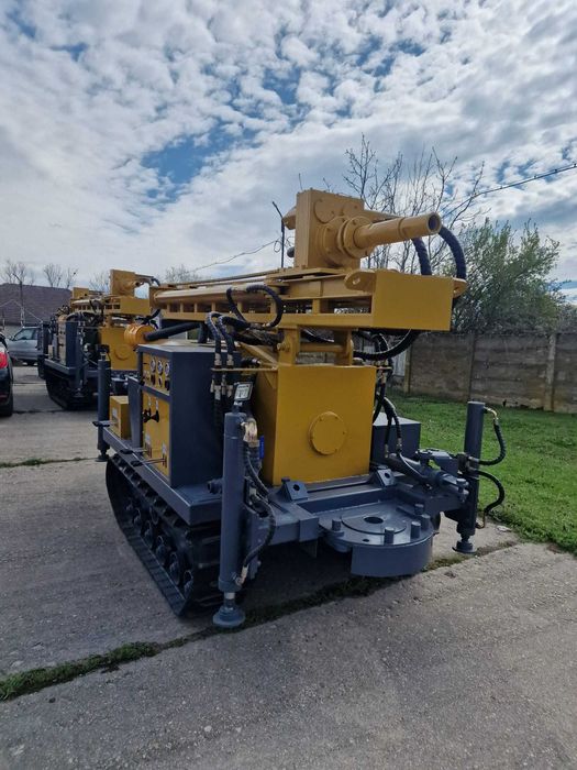 Masina de foraj pe senile 150 metri de prajina ,sape ,noi cu factura ...