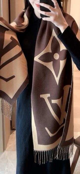 Esarfa-fular Louis Vuitton, model 2025 Dacia • OLX.ro