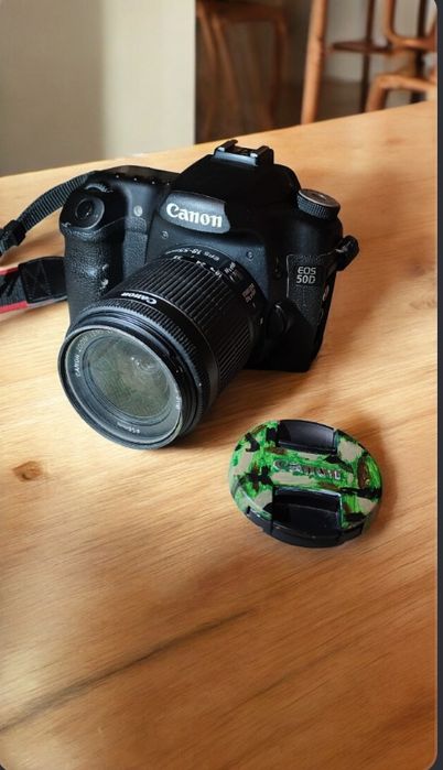 Canon EOS 50D + Obiectiv 18-55mm, 2 acumulatori, card CF 8GB, 50.000 c ...