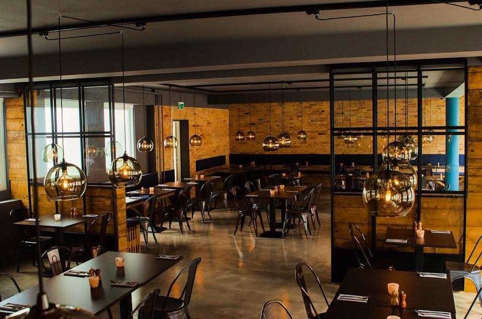 Scaune si mese metalice design TOLIX HoReCa restaurant, fast food ...