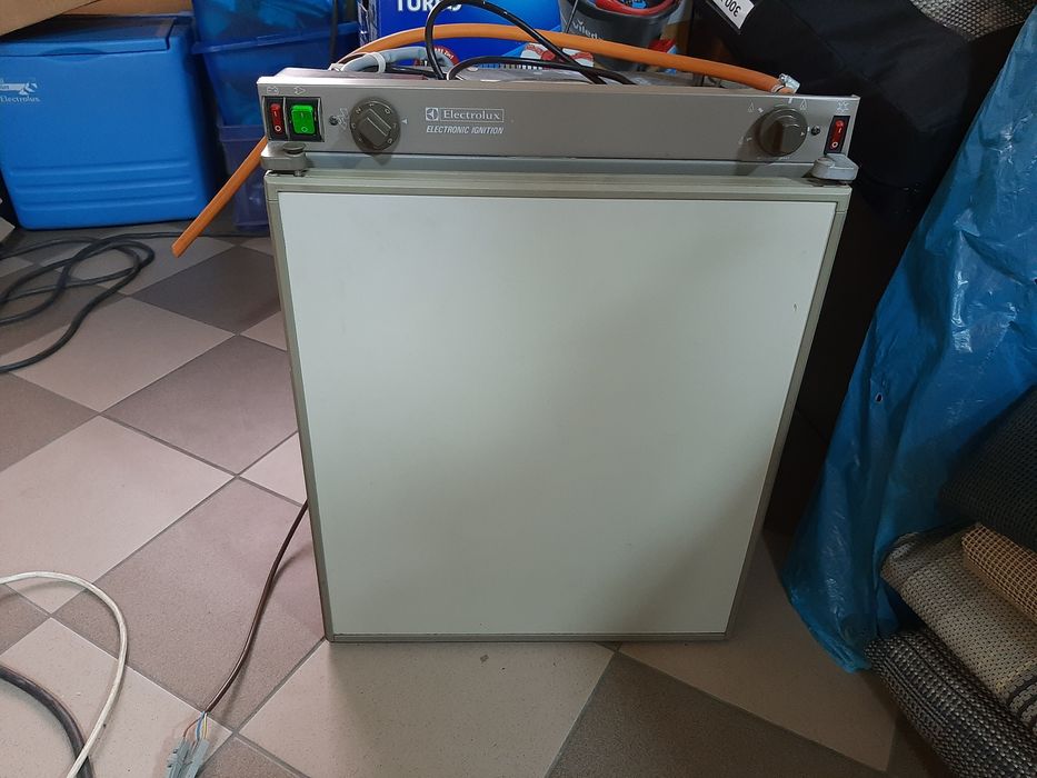 Frigider rulota-barca -camper 12v-gaz-220v Caracal • OLX.ro