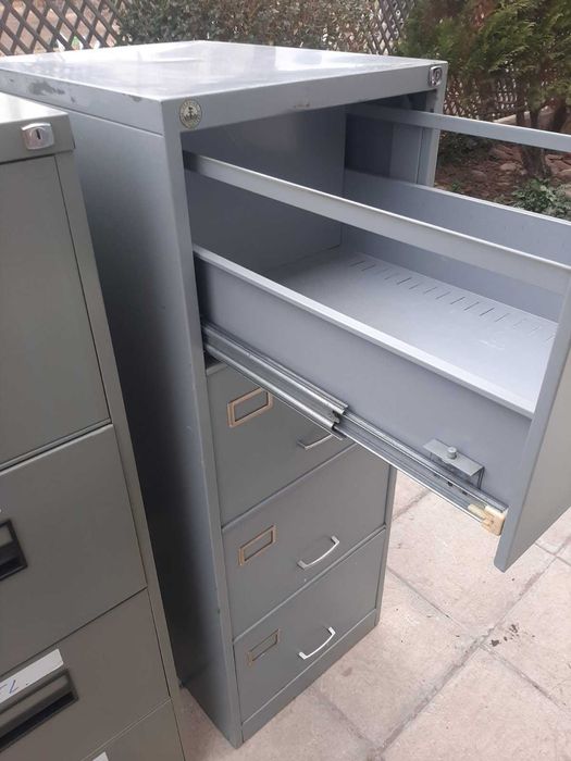 Метален шкаф с четири чекмеджета гр Раковски • Olx Bg