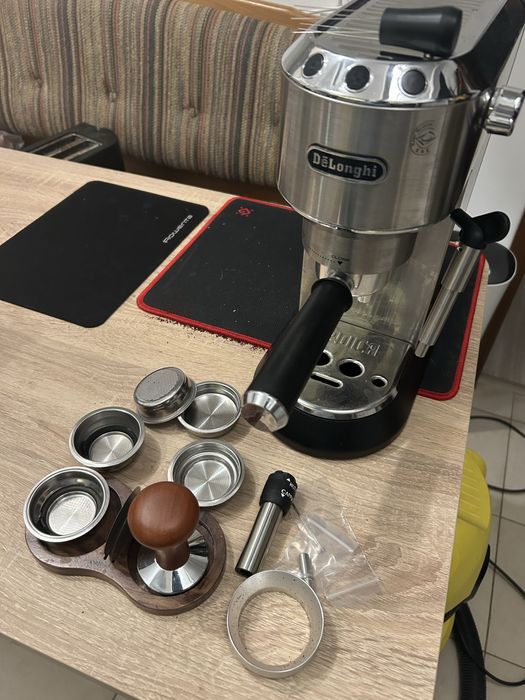 Espressor Delonghi Dedica ec685 si rasnita inox 300w Ploiesti • OLX.ro