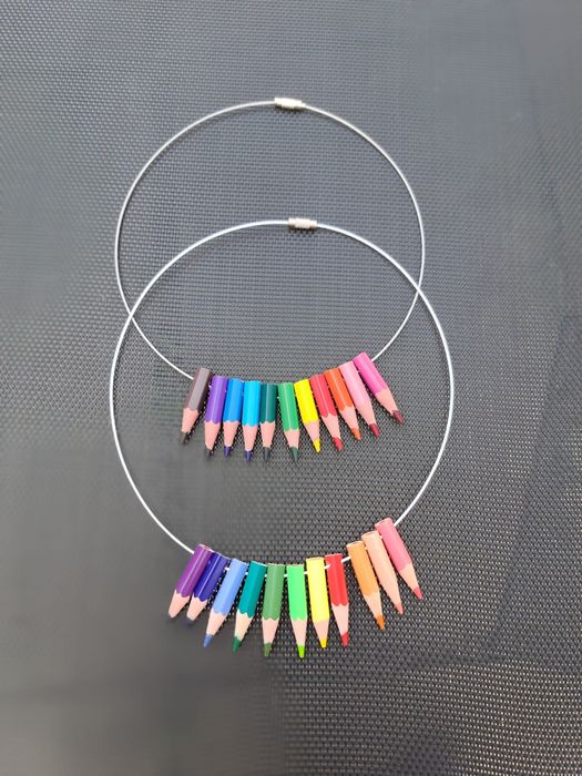 Colier creioane colorate Deva • OLX.ro