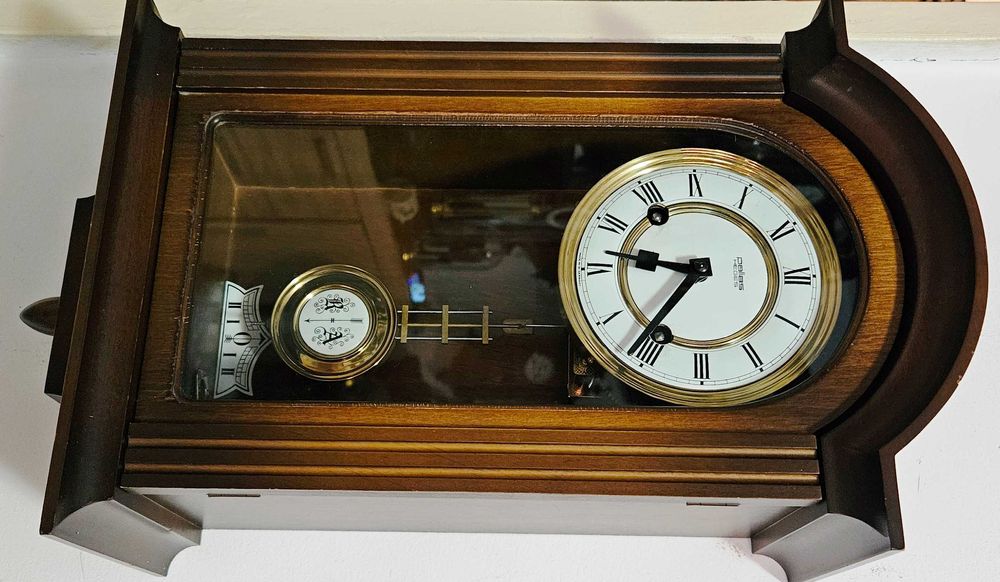 Ceas de perete cu pendul Hermle-1977 Brasov • OLX.ro