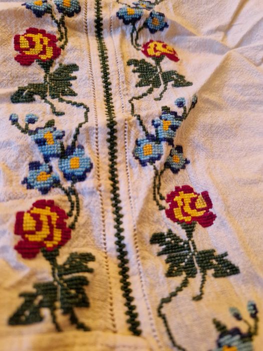 Ie veche,lucrată manual Craiova • OLX.ro