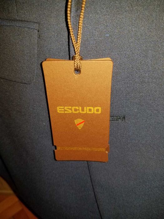 Vand Costum nou nout Escudo Marimea 58 Oradea • OLX.ro