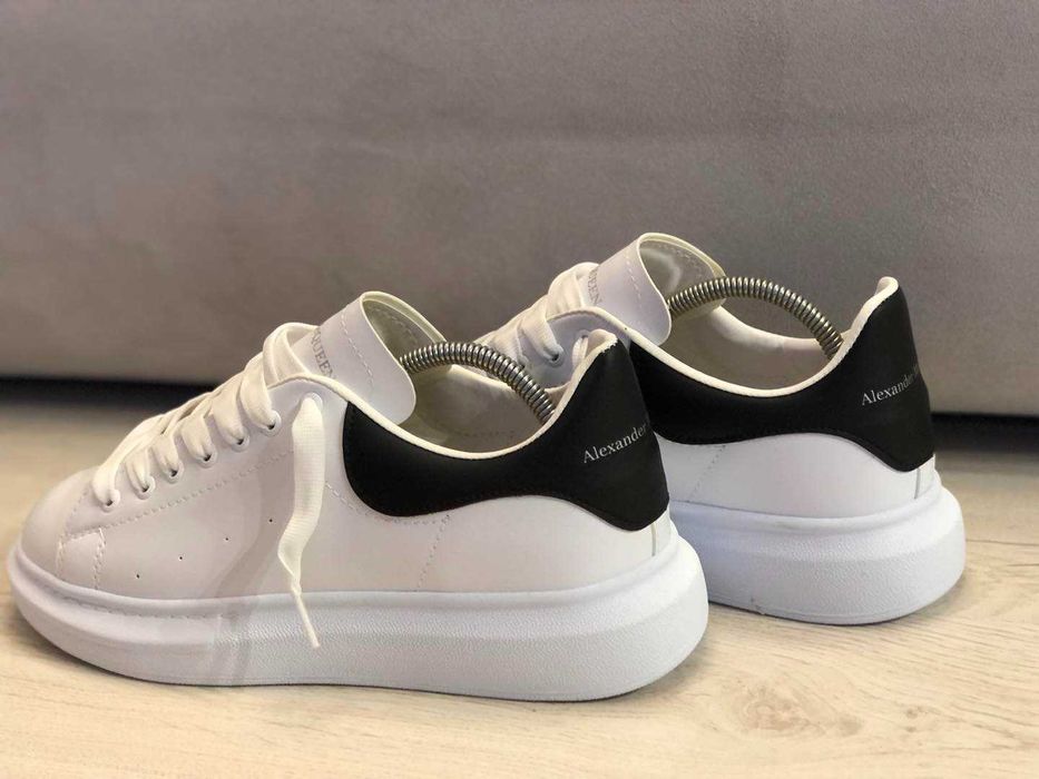 Adidasi unisex Alexander McQueen dama si barbati Craiova • OLX.ro