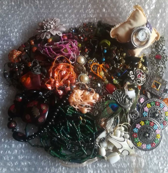 Gablonturi, coliere, pandantiv, cercei Bucuresti Sectorul 1 • OLX.ro