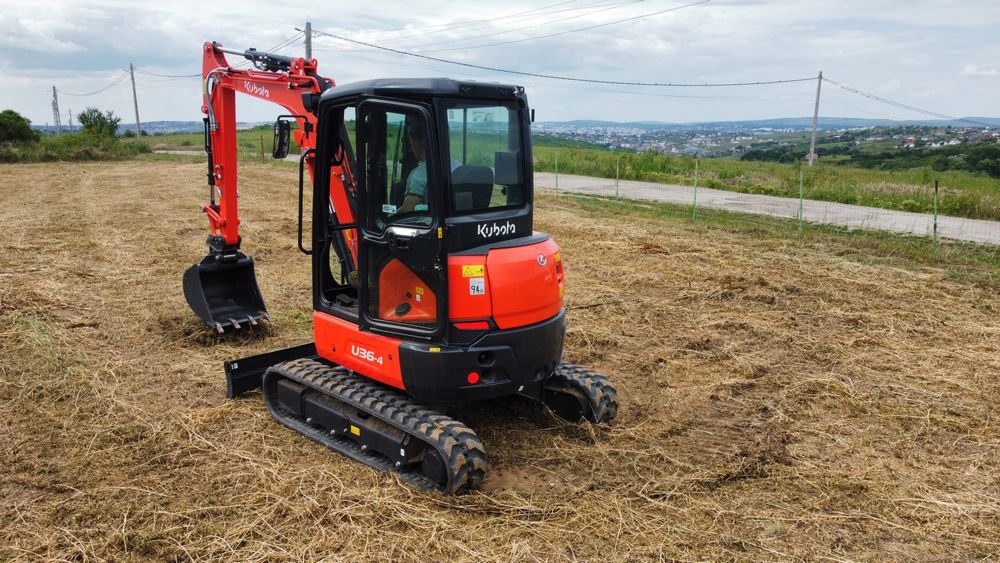 Inchiriere mini excavator 3,6 t Sapaturi Fose Drenuri Bransa Iasi • OLX.ro