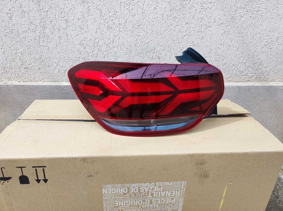 Lampa stop stanga Dacia Logan 2021 2022 2023 2024 originala impecabila ...