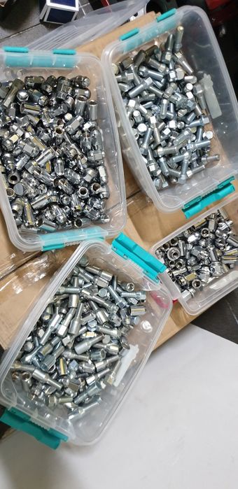 Prezoane jante aliaj , piulite , nuci roti , prezoane imbus etc ...