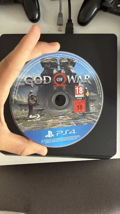 Vand PS4 Slim,cu FC 24 si God of War Pitesti • OLX.ro