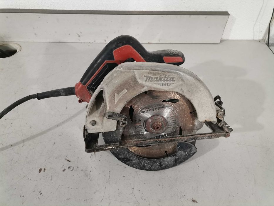 Ръчен циркуляр - Makita 1050 W гр. Кричим • OLX.bg