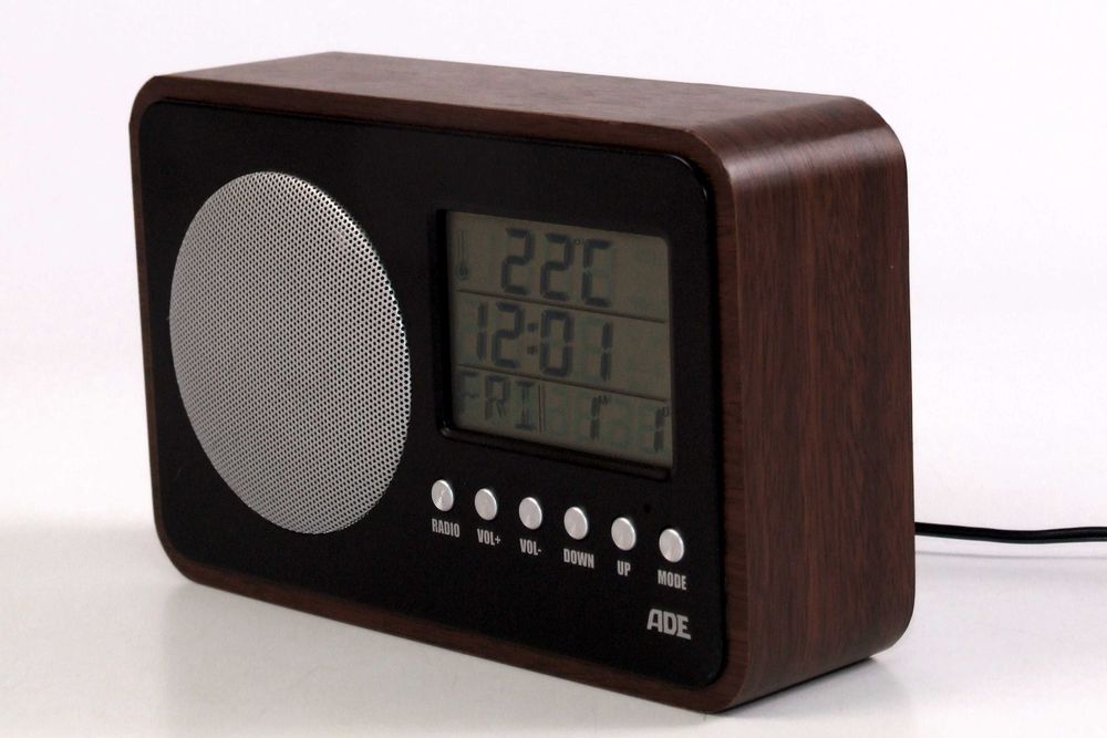 Radio ADE, cautare automata, termometru, priza si baterii, IMPECABIL ...