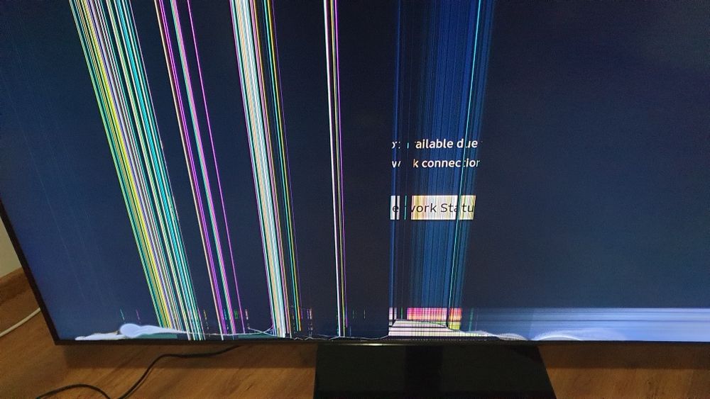 Tv Samsung 55 inch qled model nou ,display spart ,am și suportul la el ...