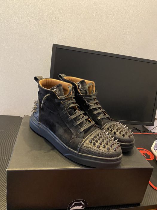 Adidasi din piele cu tinte SARBU ATELIER Galati • OLX.ro