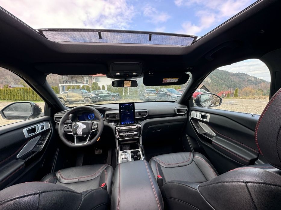 Ford Explorer 7 locuri Plug in Hybrid 2024 km 8000 Avariat Predeal • OLX.ro