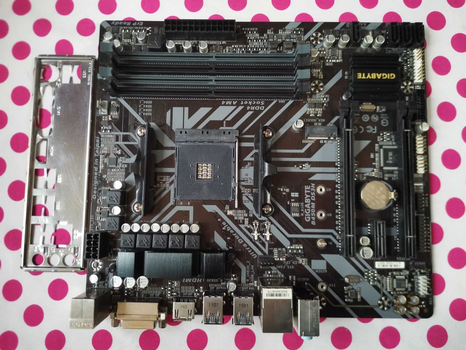 Placa de baza Gigabyte B450M DS3H socket AM4. Bucuresti Sectorul 4 • OLX.ro