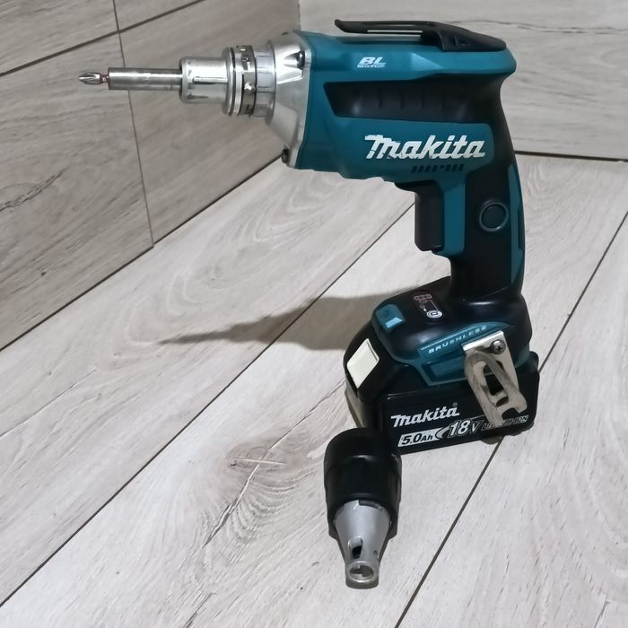 Filetanta rigips Makita DFS 452 model nou Buzau • OLX.ro