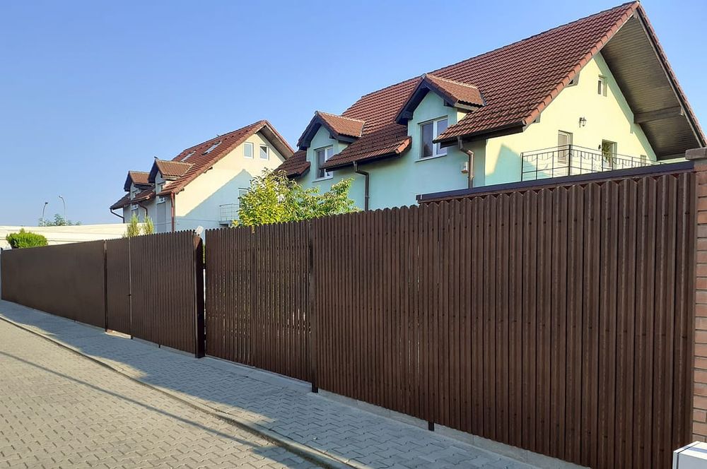 Construim garduri din sipca metalica, plasa bordurata, tabla cutata ...