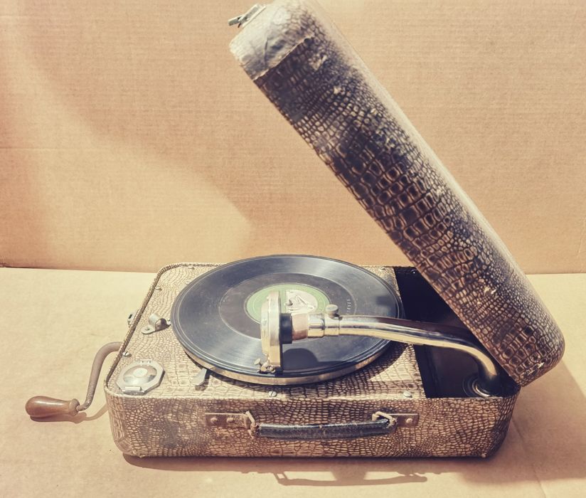 Gramofon / patefon manual portabil Pathe retro vintage de colecție Cluj ...
