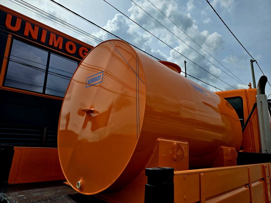 UNIMOG CU Perie si Bazin apa U300 U400 U500 1 Decembrie • OLX.ro