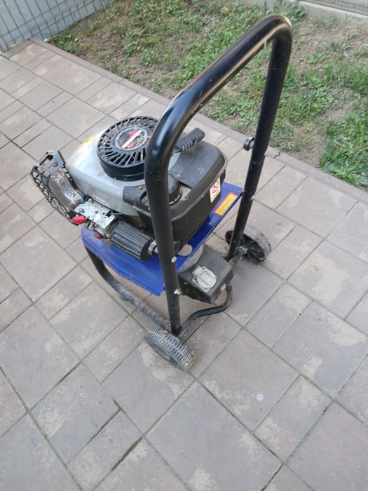 Vând generator de curentnt Arad • OLX.ro