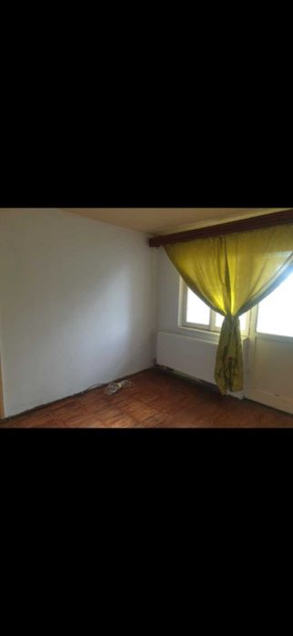 De vânzare apartament două camere semidecomandat zona Micro 40 Galati ...