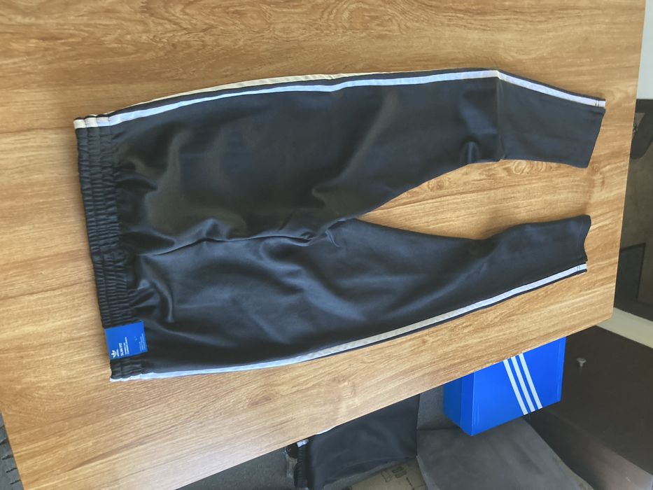 Оригинални мъжко долнище Adidas гр. Пловдив Старият град • OLX.bg