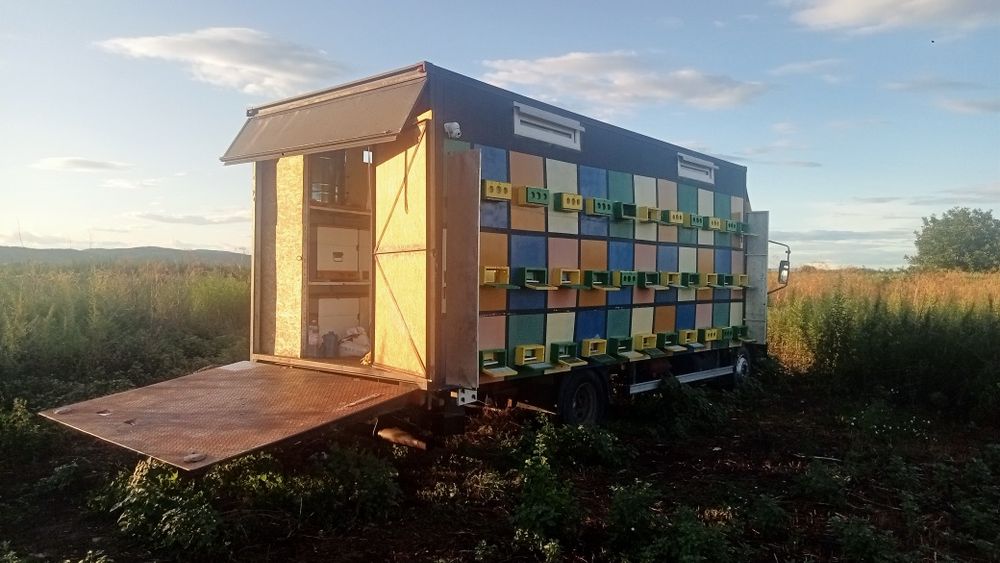 Camion apicol Iveco Eurocargo, pavilion. Lacurile • OLX.ro