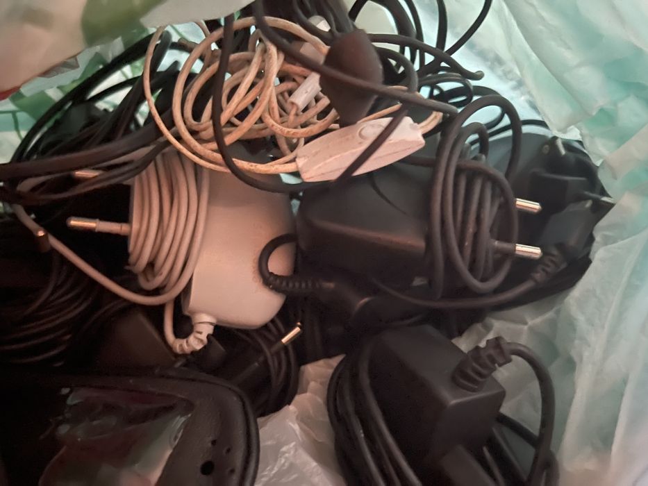 Diverse tipuri de încărcătoare și casti,mai vechi și mai noi Giurgiu ...