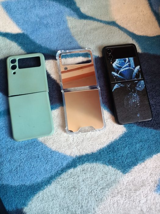 Samsung Galaxy Z4 Flip Black + 3 huse Baia Mare • OLX.ro
