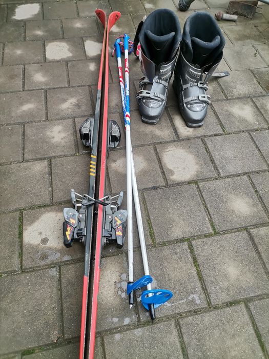 Vand set de schiuri Domnesti • OLX.ro