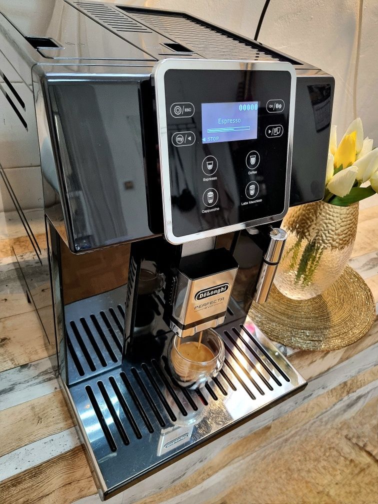 КАФЕМАШИНА DELONGHI PERFECTA EVO |Делонги Перфекта с гаранция и сервиз ...