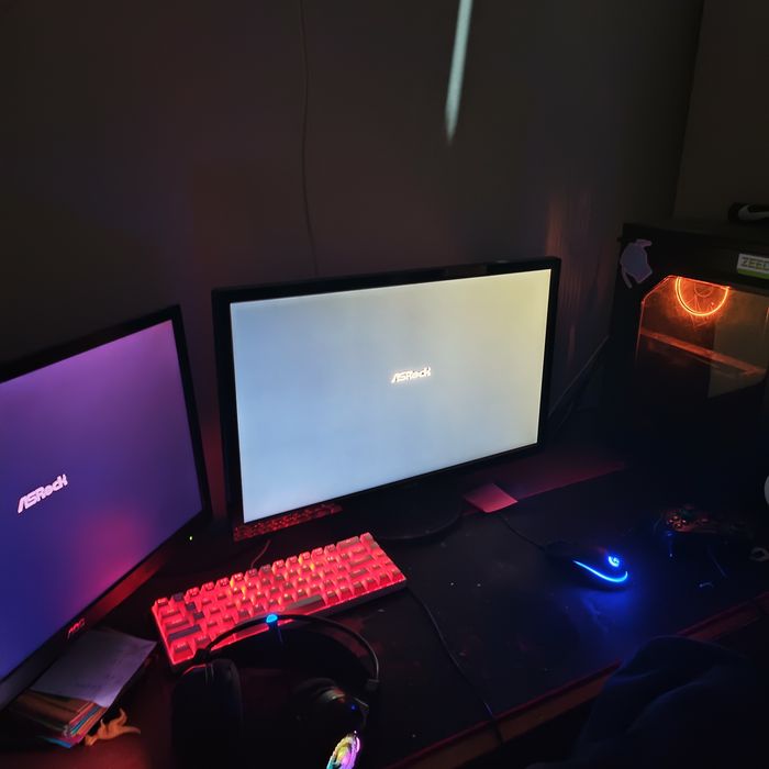 Unitate + monitor + altele Zarnesti • OLX.ro