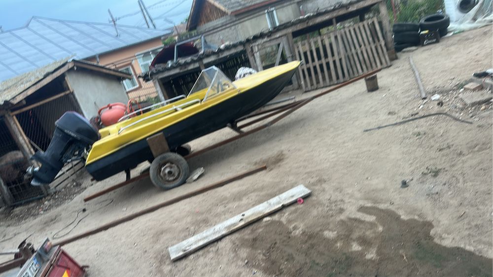 Vand barca cu motor yamaha 55 cp Bratovoesti • OLX.ro
