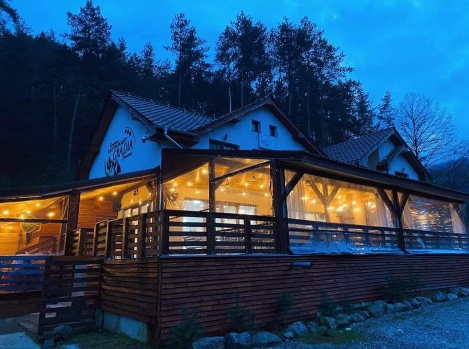 De vânzare Pensiunea Restaurant Gradia Șuncuiuș-Bihor Balnaca • OLX.ro