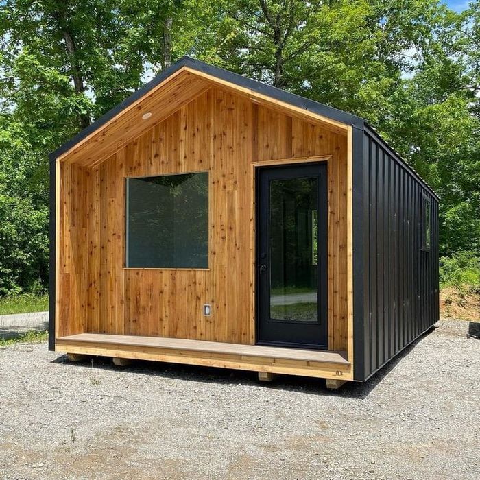 Vand case si containere modulare, cat si cabane tip A, pe structură me ...